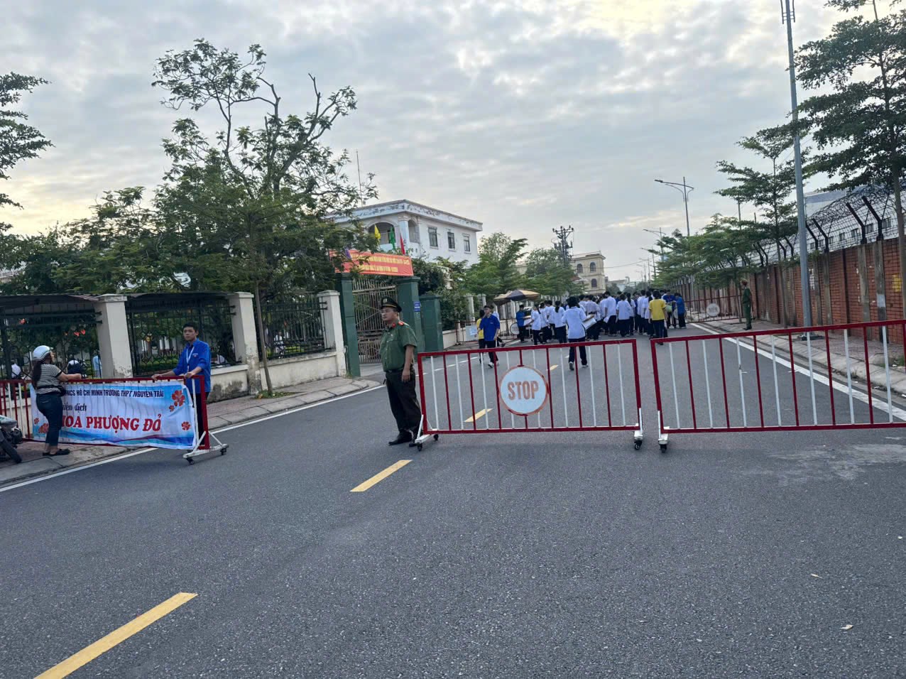Công an phường Hồng An bảo đảm an ninh, trật tự Kỳ thi tốt nghiệp THPT ...